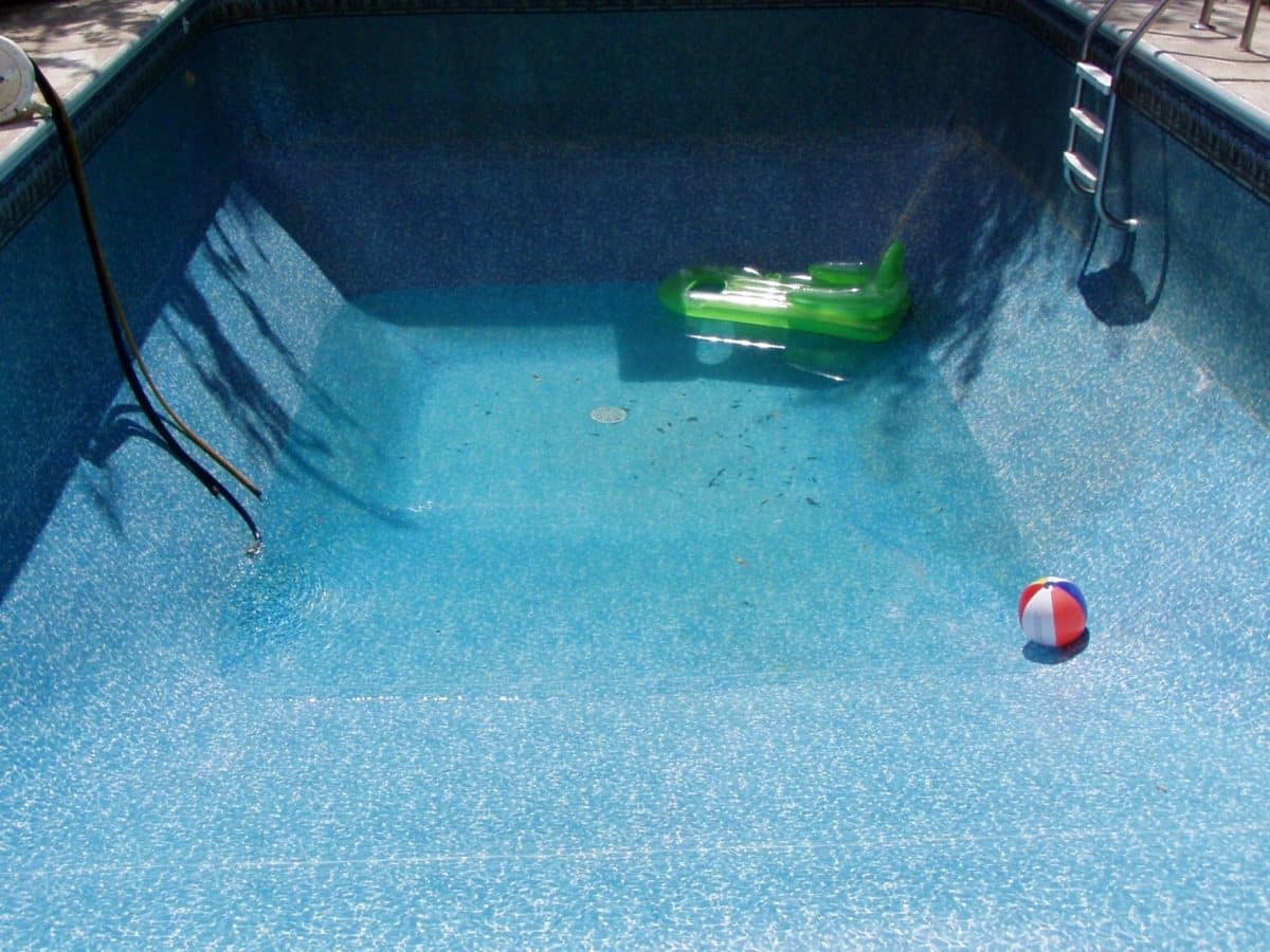 What you Need to Know about Pool Liner Replacement Service