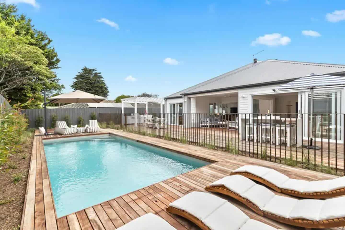 Pool builder in Melbourne - Blue Pools and Spas